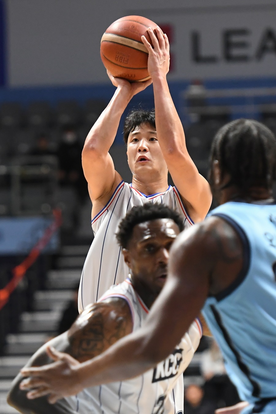 '허웅 31득점 맹활약' KCC, 송교창·최준용 부상에도 117-85 소노 대파