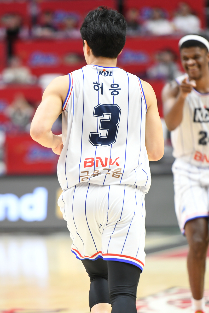 ‘영웅’ 허웅 역전 버저비터 3점슛…KCC, KT 격파하고 2연승 질주