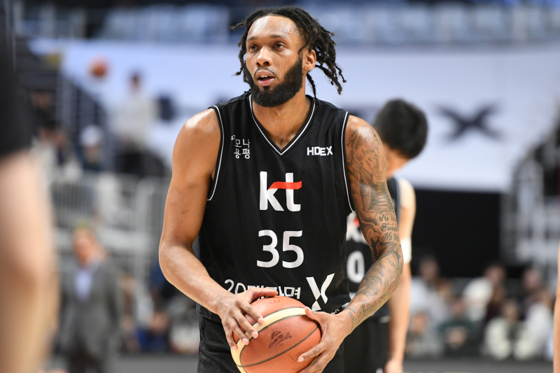 ‘영웅’ 허웅 역전 버저비터 3점슛…KCC, KT 격파하고 2연승 질주