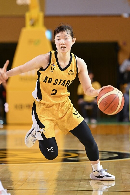 [WKBL PO BK 리뷰] ‘3Q 3점 5방’ KB, 하나원큐 제압 … 챔피언 결정전 진출 확률 85.7%