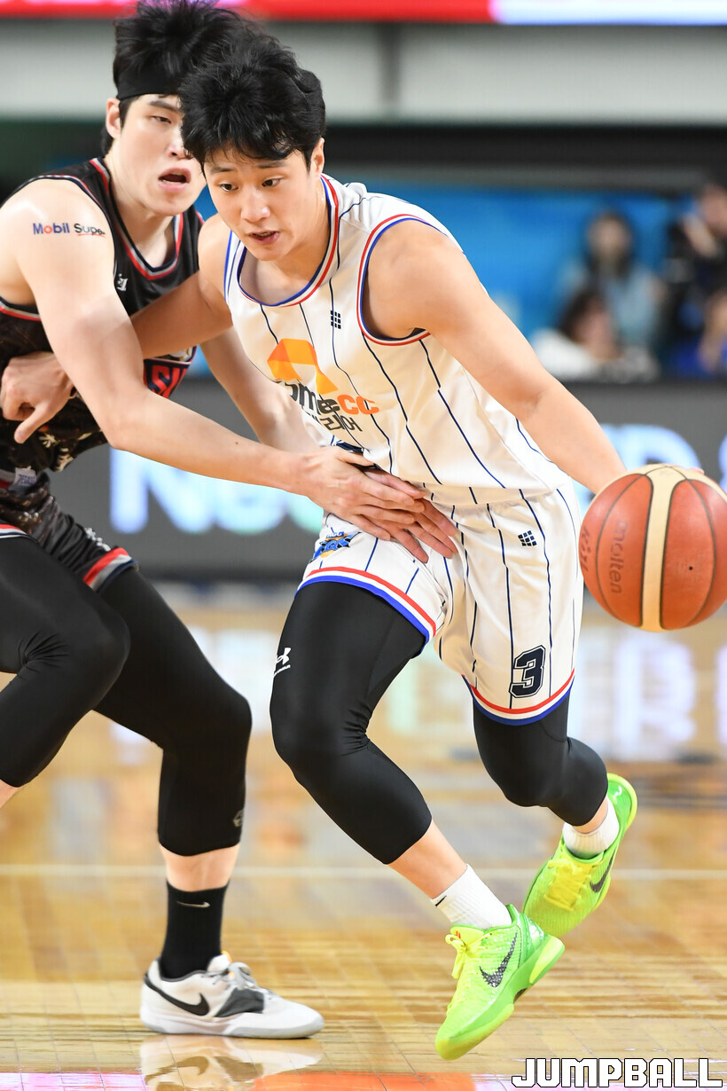 [JB포토] KCC 허웅 '골밑으로 돌진'