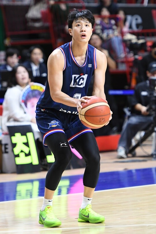 [BK 리뷰] 화끈하게 달린 KCC, KT 제압 … 플레이오프 확정