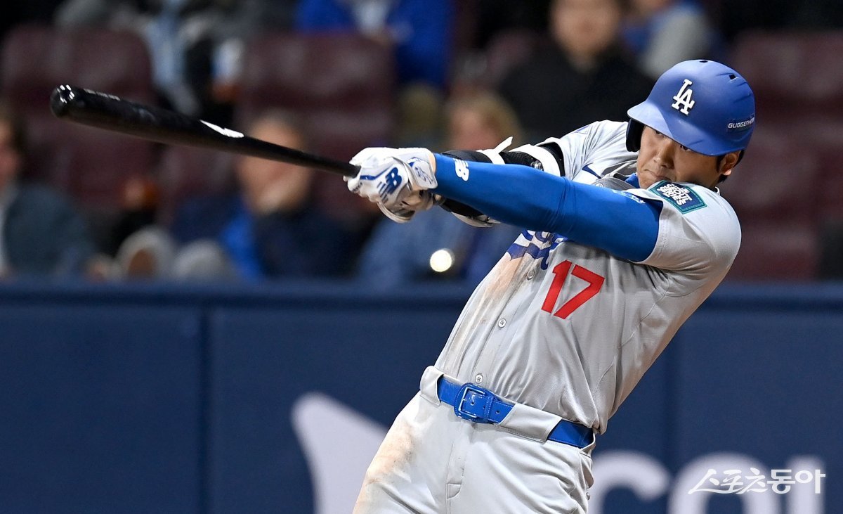‘타구속도 181㎞’ 오타니, 다저스 데뷔전서 멀티히트+타점…다저스 5-2 승리
