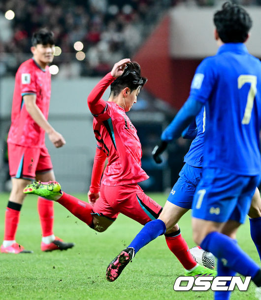 슛 시도하는 이강인 [사진]