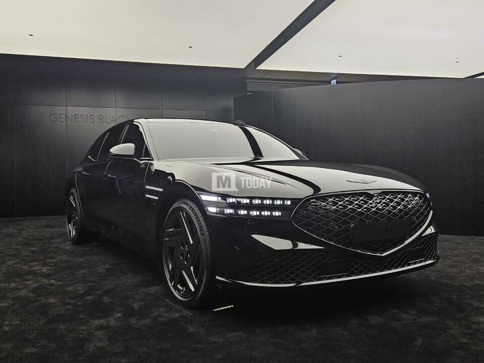 "특별히 고급스럽다 했더니" 제네시스 G90 블랙, 정선 '진경산수화'가 모티브였다. | M투데이