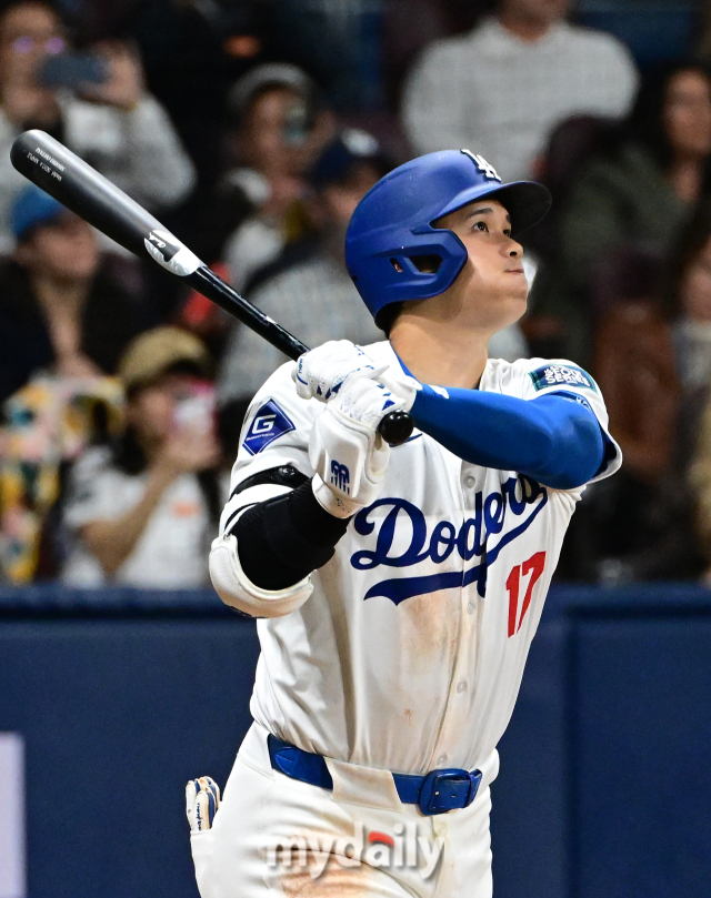 "우승 반지를 못 끼면 실망스러운 시즌될 것"…오타니→글래스노우→야마모토 '광폭 행보' 다저스, 우승 예상 '1티어' 등극 ...