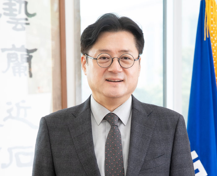 홍익표는 무모한 돈키호테인가, 비상할 야심가인가