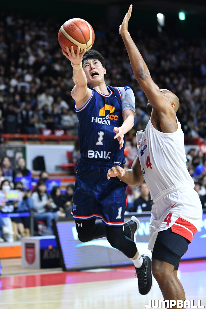 [JB포토] KCC 이호현 '빈공간을 노린다'