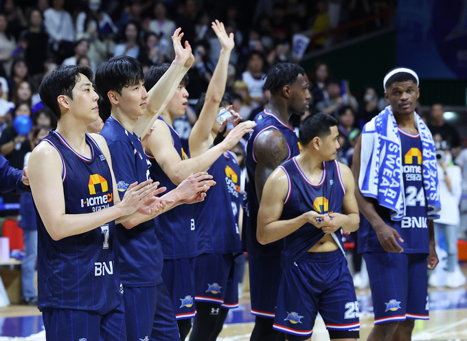 3연승 KCC, 4강 PO행… “DB 나와라”