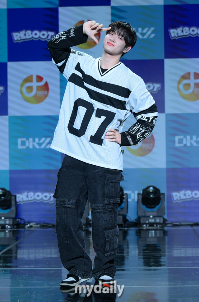 [MD포토] DKZ 기석 '발랄하게'