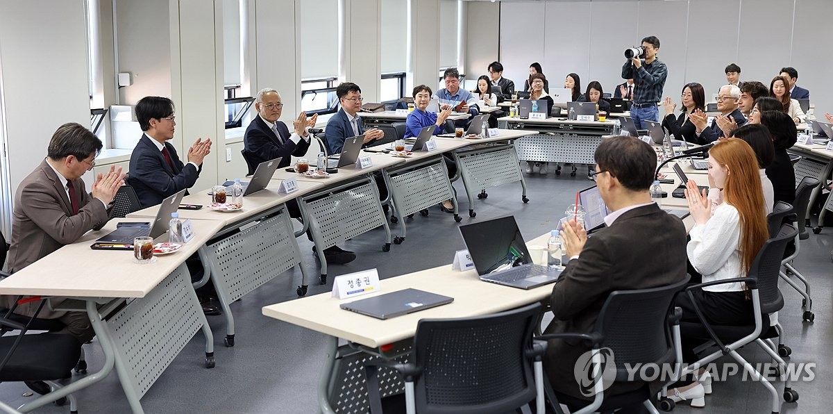 세종학당재단 찾은 유인촌 우리 말에 대한 투자 아끼면 안돼