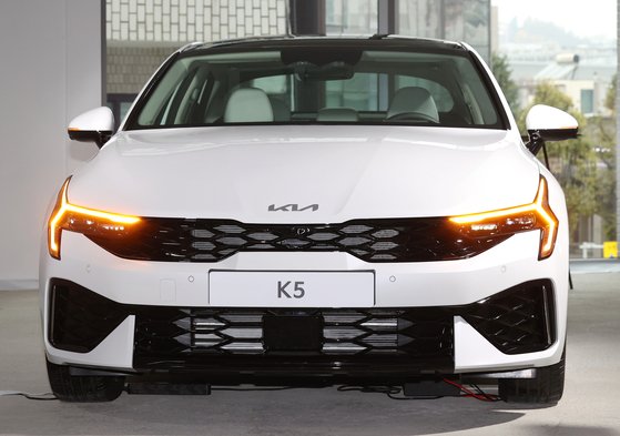[단독] 쏘나타 이어 K5도 택시 나온다…중형차 부활 이끌까