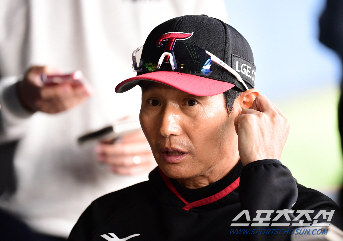 1위 경쟁에서 빠진 우승팀의 초반 부진. 염갈량의 진단은 욕심→오버플레이→실수. 처방은 "할 수 있는 것만 하자"[잠실 코멘트]