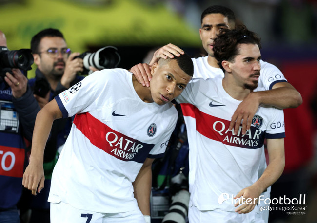 [UCL 리뷰] 이강인 13분! '하피냐 선제골→아라우호 퇴장→4연속 득점' PSG, 4-1 승리...PSG 4강 진출 성공!