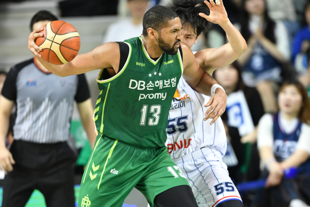 4강 PO의 승부는 원점으로...'로슨 32점 폭발' DB, KCC에 9점 차 승리→시리즈 전적 1승 1패 '타이'