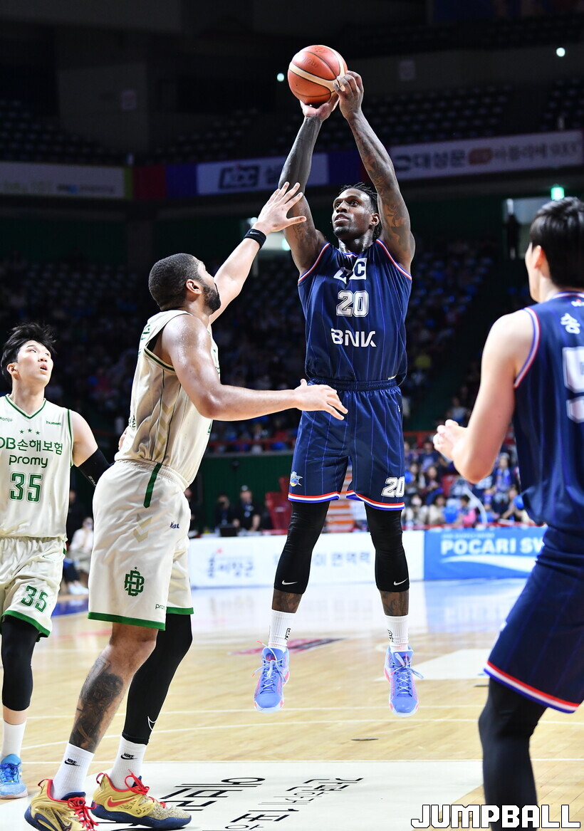 ‘라건아-최준용 52점 합작’ KCC, DB 꺾고 챔프전 진출 확률 90.5% 잡다