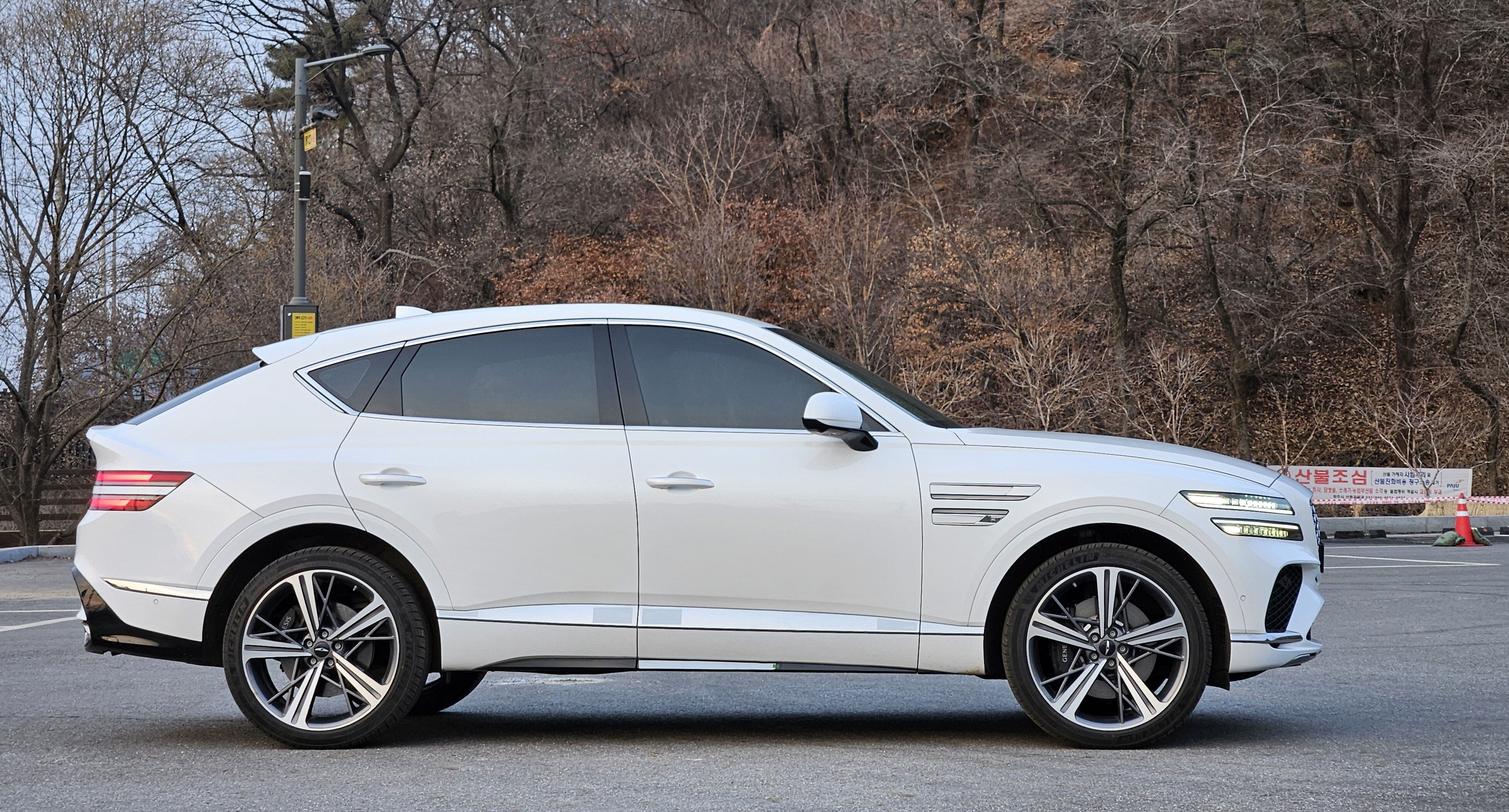 [시승기] 날렵해졌어도 안락한 주행… 제네시스 GV80 쿠페