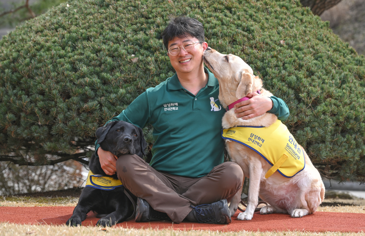 [EYE] 'Dogs cherish time with human companions, visually impaired or not'