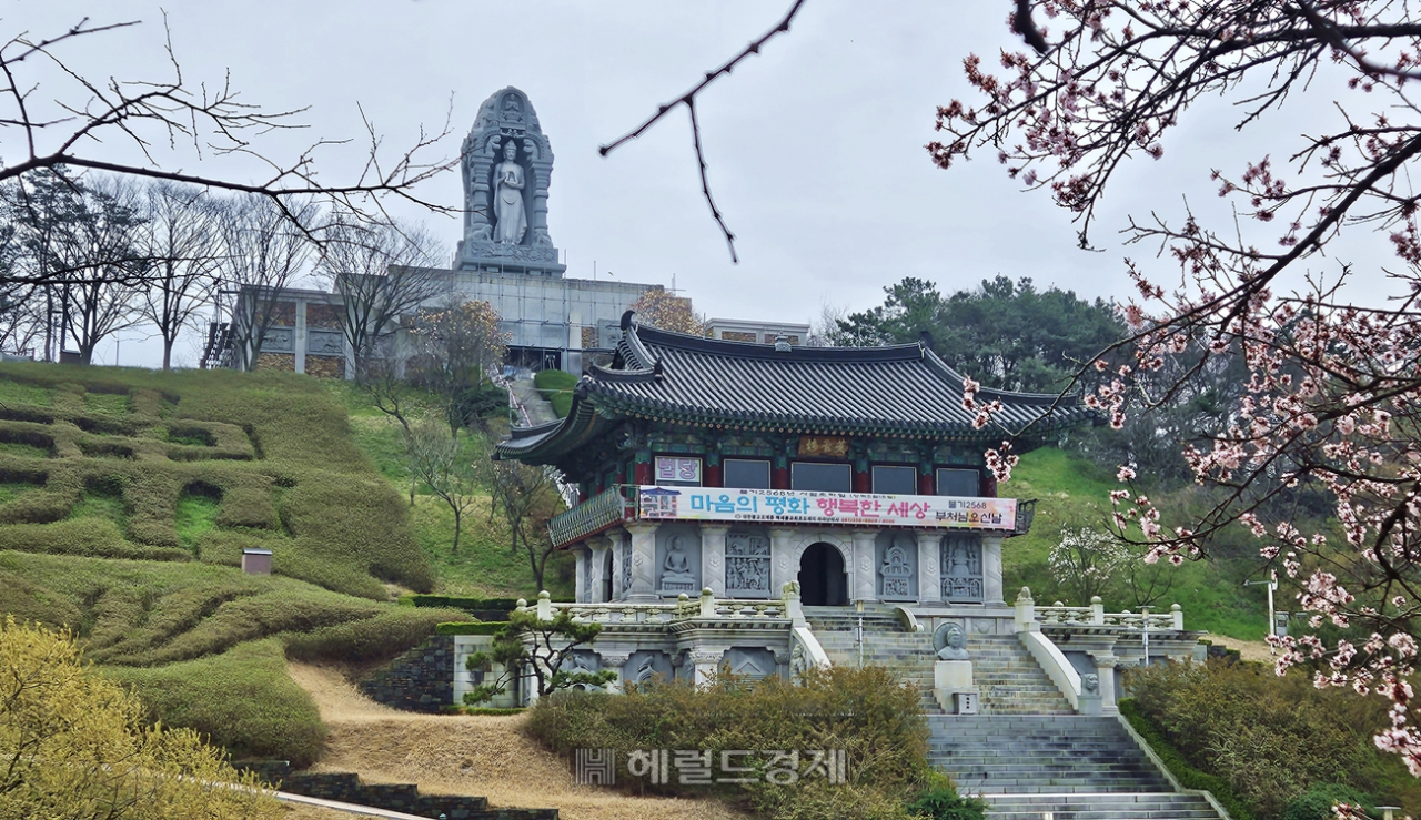 1600년 전 인도승려가 도착한 땅, 그곳의 마라난타사와 불갑사 [정용식의 내마음대로 사찰여행 비경 100선]