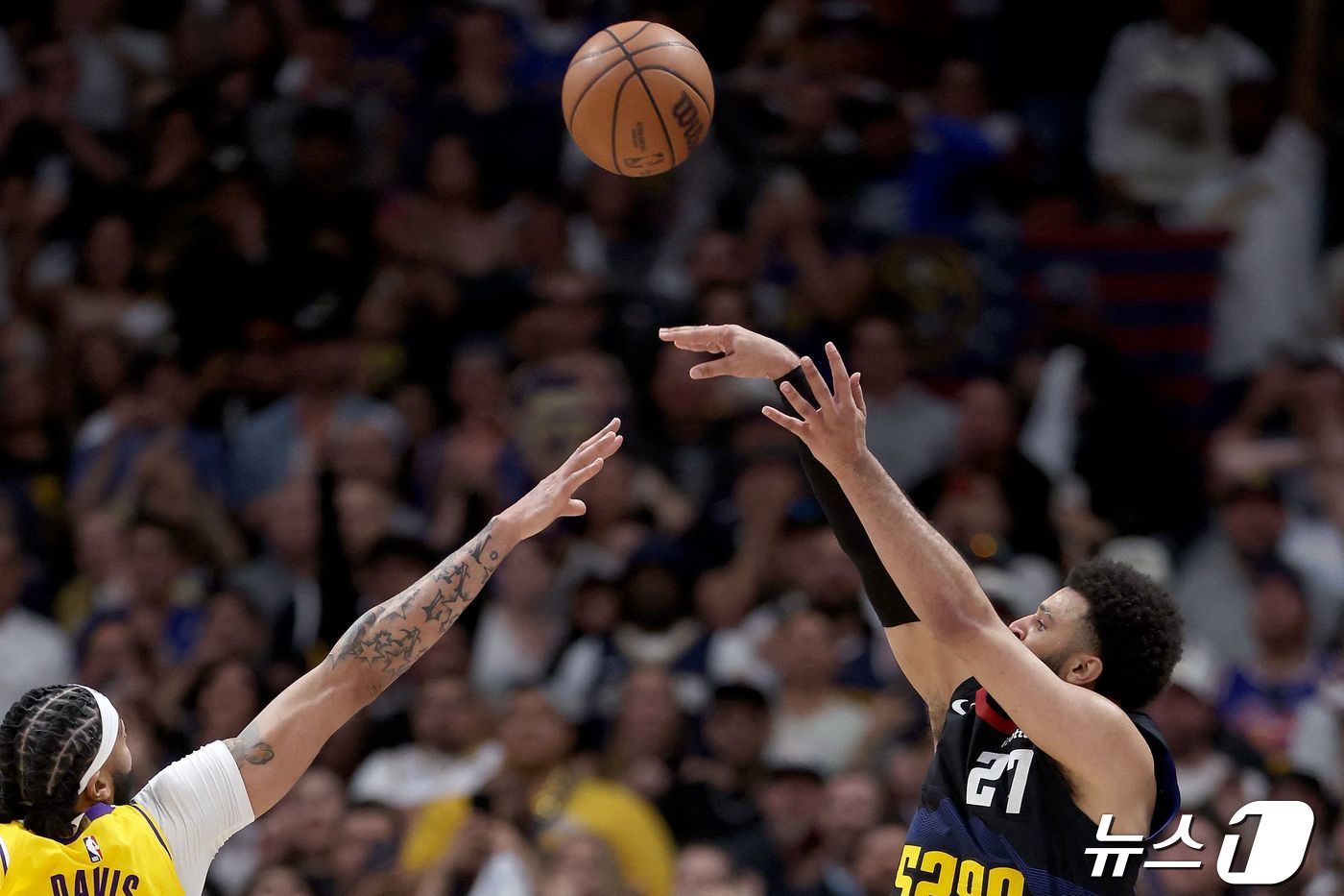 '머레이 위닝샷' 덴버, LAL 제압하고 NBA PO 2라운드 진출
