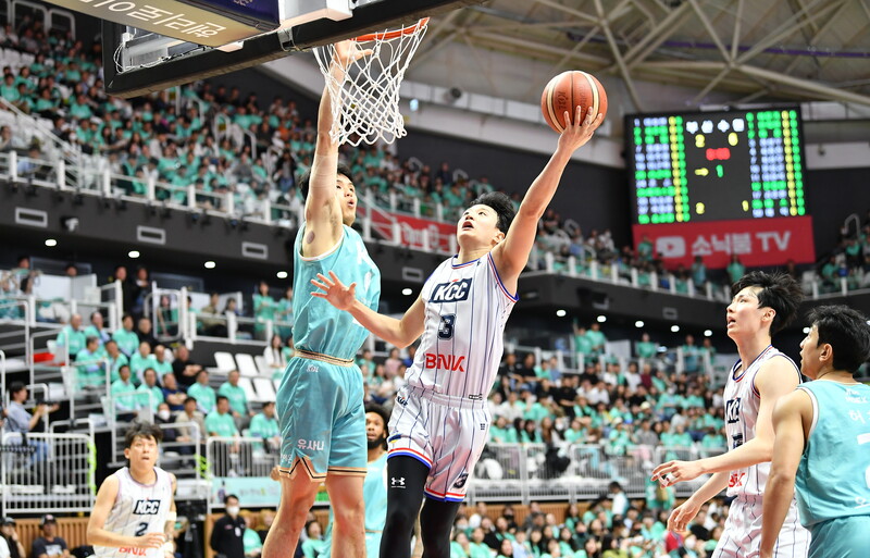 [KBL FINAL] '턴오버에 발목 잡힌' KCC, 허웅-라건아 4쿼터 추격전은 빛났다