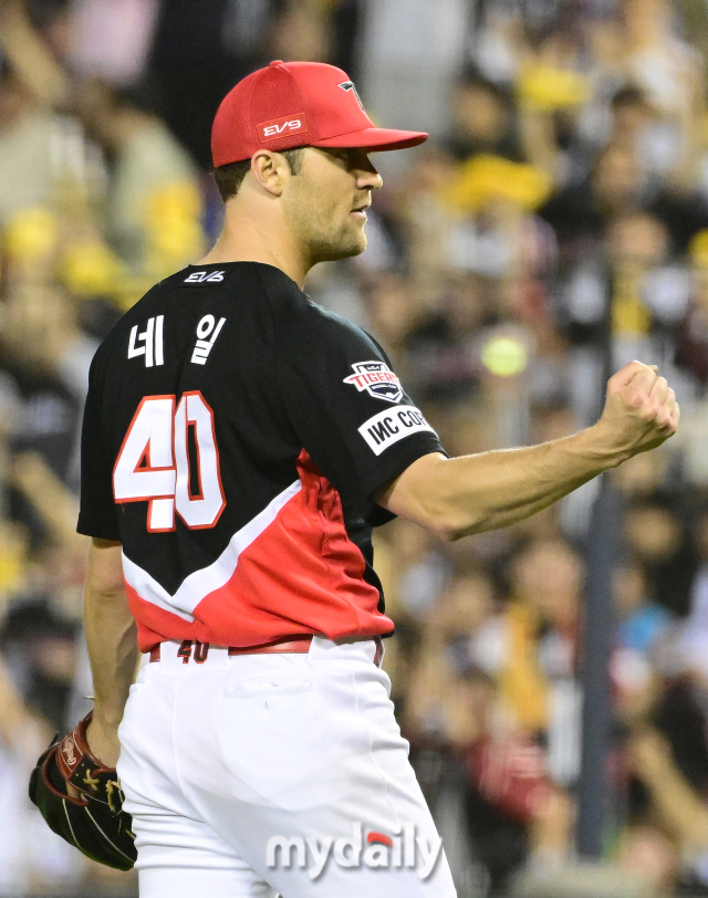 'KBO 최초' 월간 10-10클럽 김도영-'4승 ERA 1.47' 네일…투·타 WAR 1위 질주, KIA가 선두를 달리는 이유