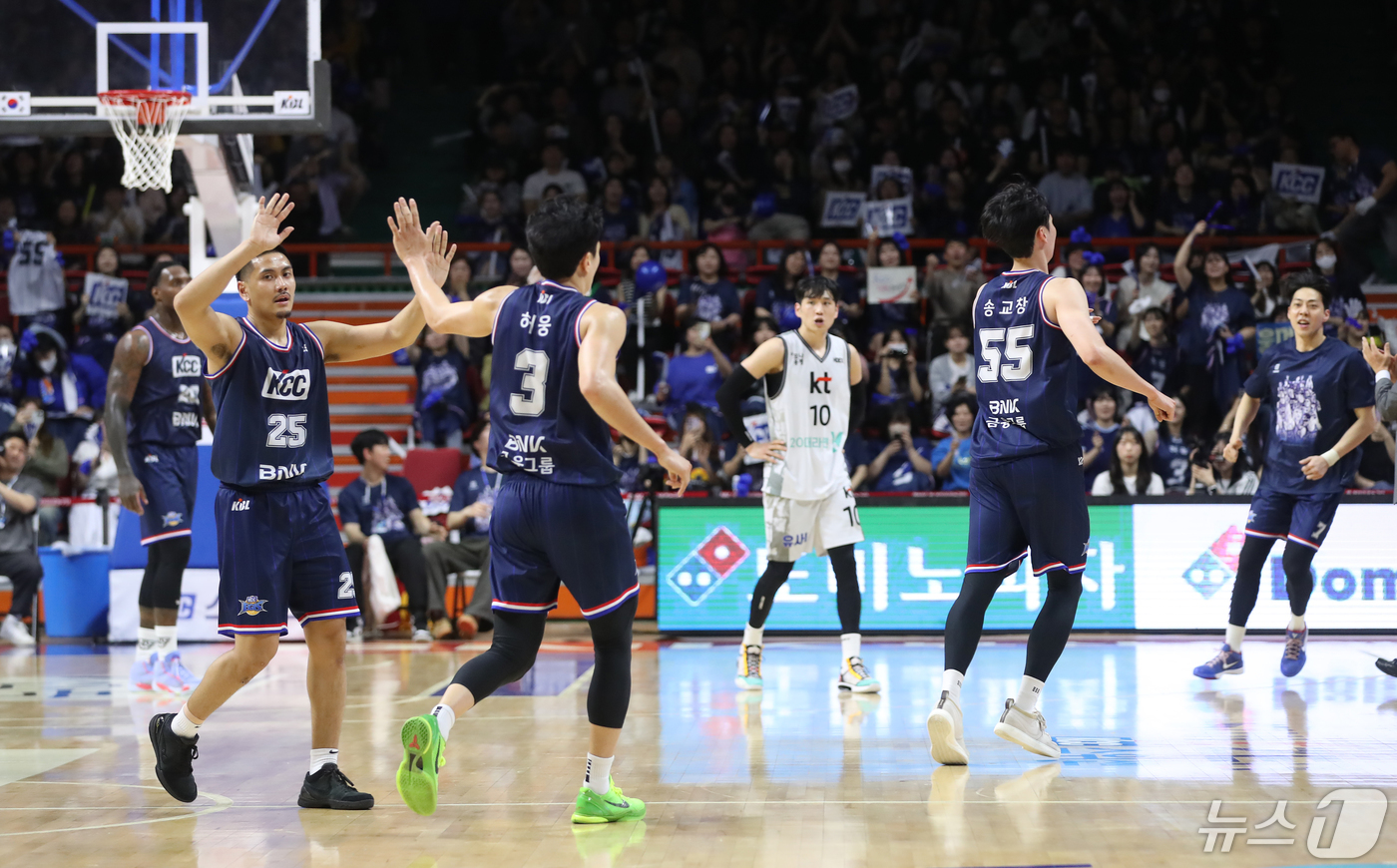 '라건아+허웅 48점 합작' KCC, KT 꺾고 먼저 2승…우승 확률 69.2%