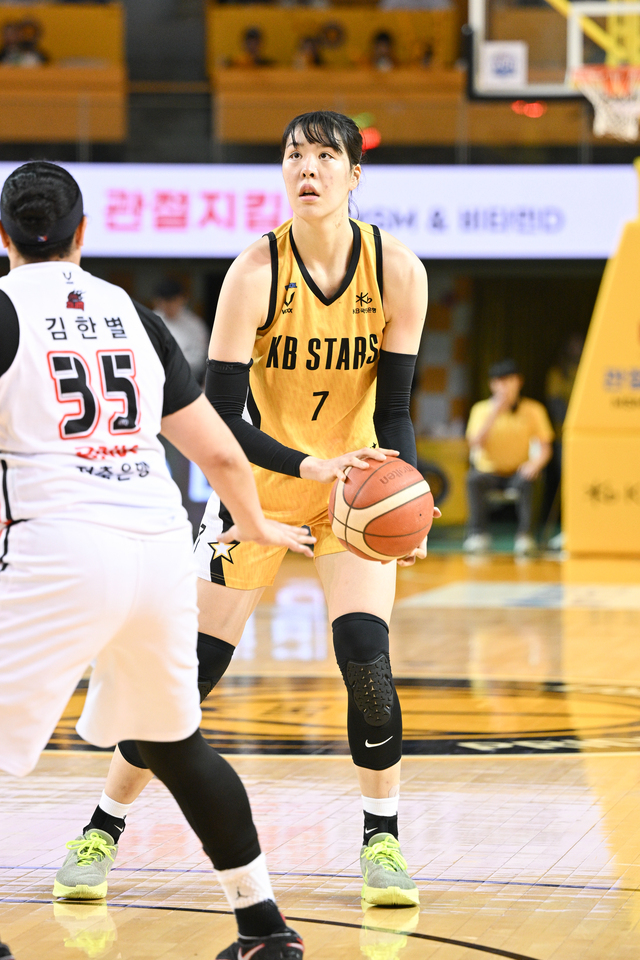 WKBL 8관왕 박지수, 튀르키예 간다…女농구 최초 유럽행