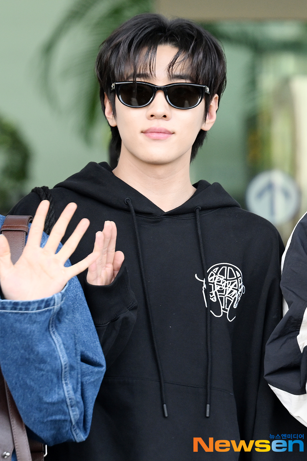 DKZ 재찬 ‘멋쟁이 선글라스 패션’[포토엔HD]