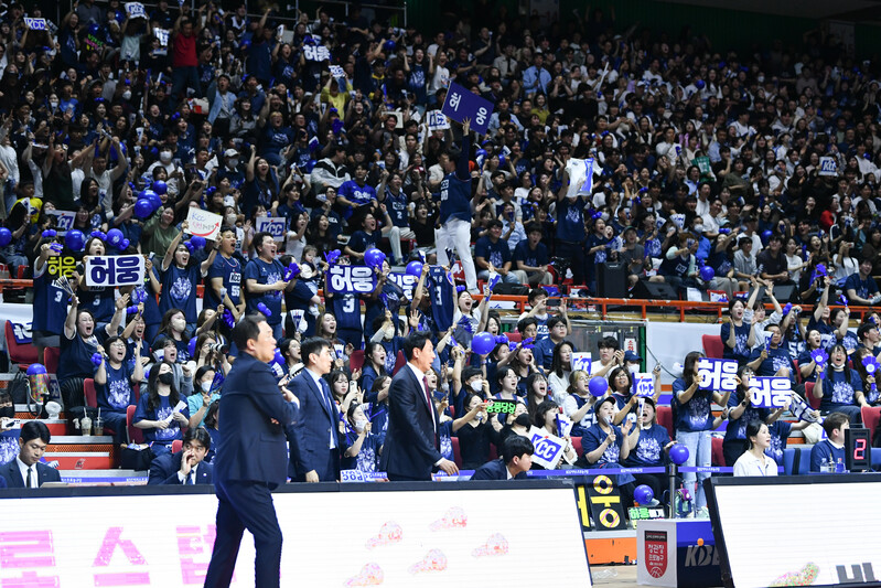 [KBL FINAL] FINAL 최초 ‘사직체육관 2경기 연속 10,000명 관중’, KCC한테 큰 힘이었다