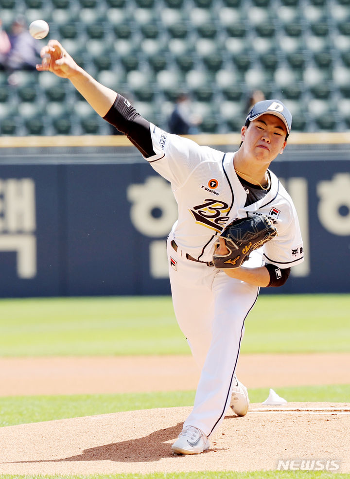 역투하는 최준호