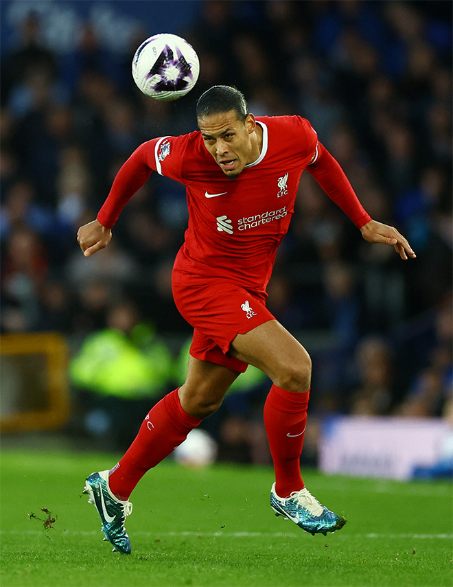 EPL 첫 제공권 1위…진화하는 세계 최고 수비수 [유럽축구]