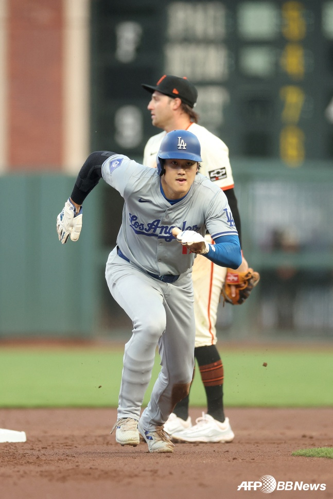 오타니 아픈 거 맞아? 1루에도 전력질주 '기대타율 0.120' 타구 살렸다... LAD는 이정후 없는 SF에 6-4 연장승 [LAD-SF 리뷰]