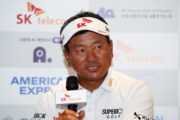 제주바람 무력화 ‘한국산 탱크’ 최경주 텃밭 SK텔레콤 오픈 압도적 단독선두…개인 통산 30승고지 성큼