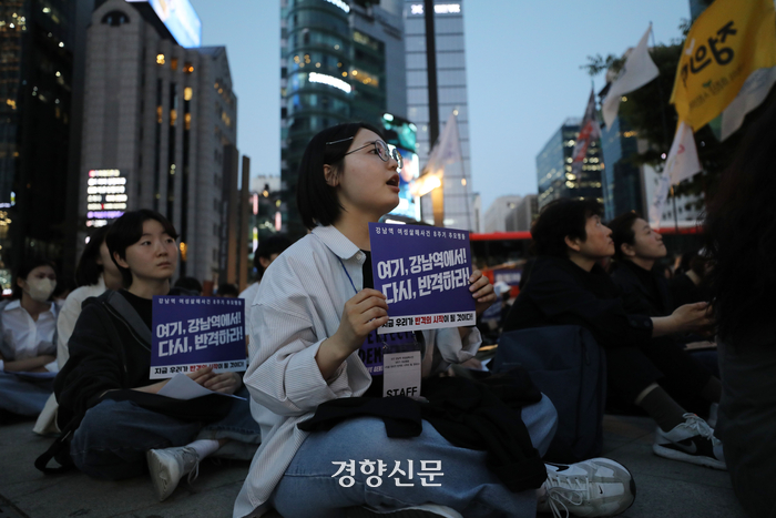“더 강한 연대로 혐오 세상 부술 것”…강남역 살인사건 8주기[현장 화보]