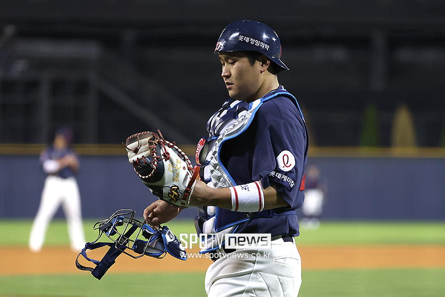 [포토S] 교체되는 유강남