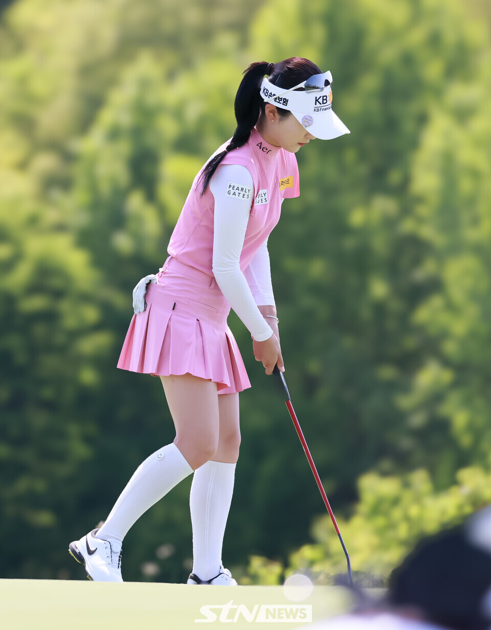 [STN포토]파로 홀아웃하는 이예원