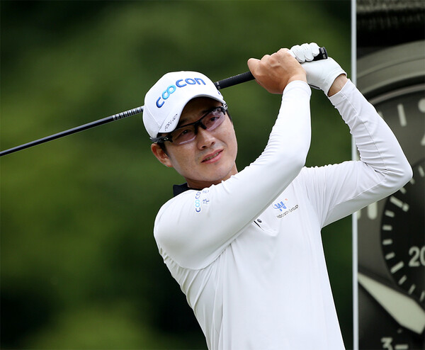 현정협, KB금융 리브챔피언십 첫날 짜릿한 홀인원 [KPGA]