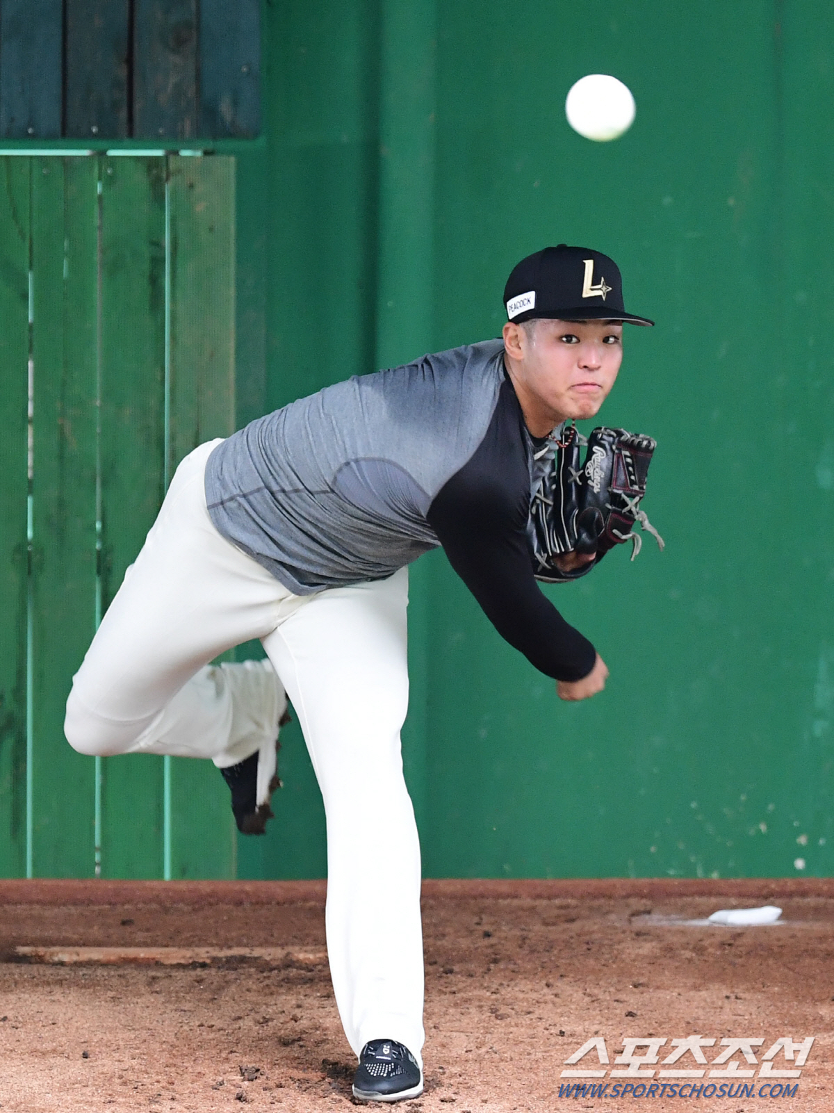 '최고 구속 154km' SSG 대체 외국인투수 시라카와 케이쇼, 첫 불펜 피칭[인천현장]