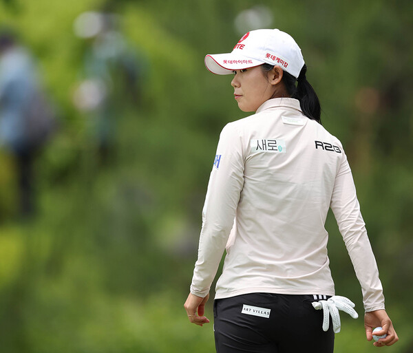 평균타수1위 황유민, 시즌 첫 컷탈락…김재희도 FR 불발 [KLPGA E1채리티오픈]