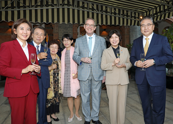 British envoy celebrates Korea-U.K. ties at first official King's ...
