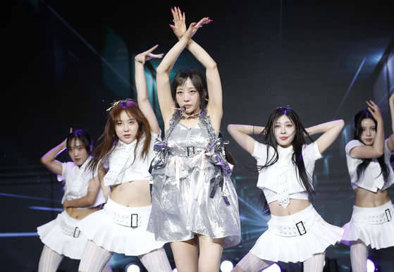 Loona's Yves steps into solo spotlight with EP 'Loop'