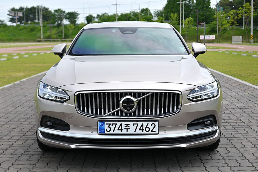 모두를 위한 플래그십 세단 - 볼보 S90 B6 AWD 얼티메이트[별별시승]