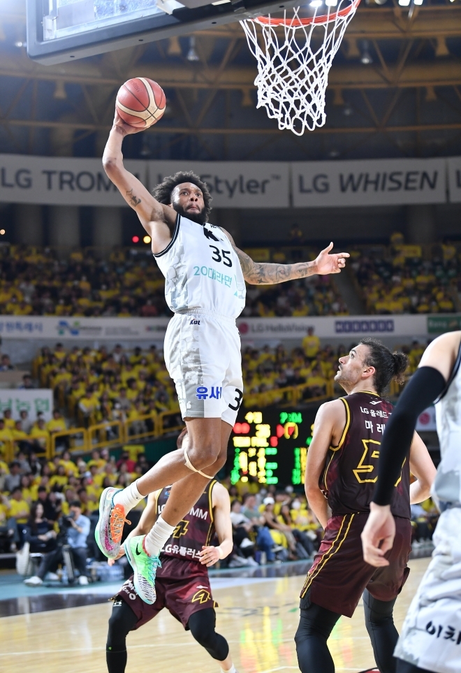 KBL 떠난 ‘생태계 교란종’ 배스, 결국 중국 간다…‘CBA 4강’ 저장 골든 불스와 계약