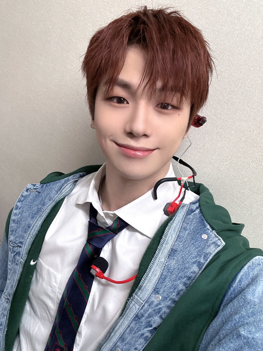 강다니엘, 멍뭉미에 더한 눈 밑 최고 매력점♥ (아이돌픽)