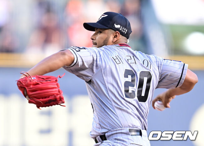 153km 쾅! 'ML 22승' 바리아, 2G만에 KBO 완벽 적응...6이닝 1실점 '데뷔 첫 승 보인다' [오!쎈 잠실]