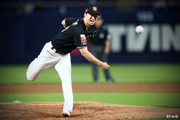 ‘130m 대형포’ 오마산 터졌다! ‘9K 100구’ 엄상백 5승→3안타 3타점 배정대 생일자축…KT 웃었다, NC 4연승 실패 [MK창원]