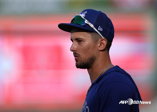 "슈퍼 유틸리티" 류현진 전 동료, 다저스 전격 트레이드... 육성명가 LAD 또 대박 터트리나 [공식발표]