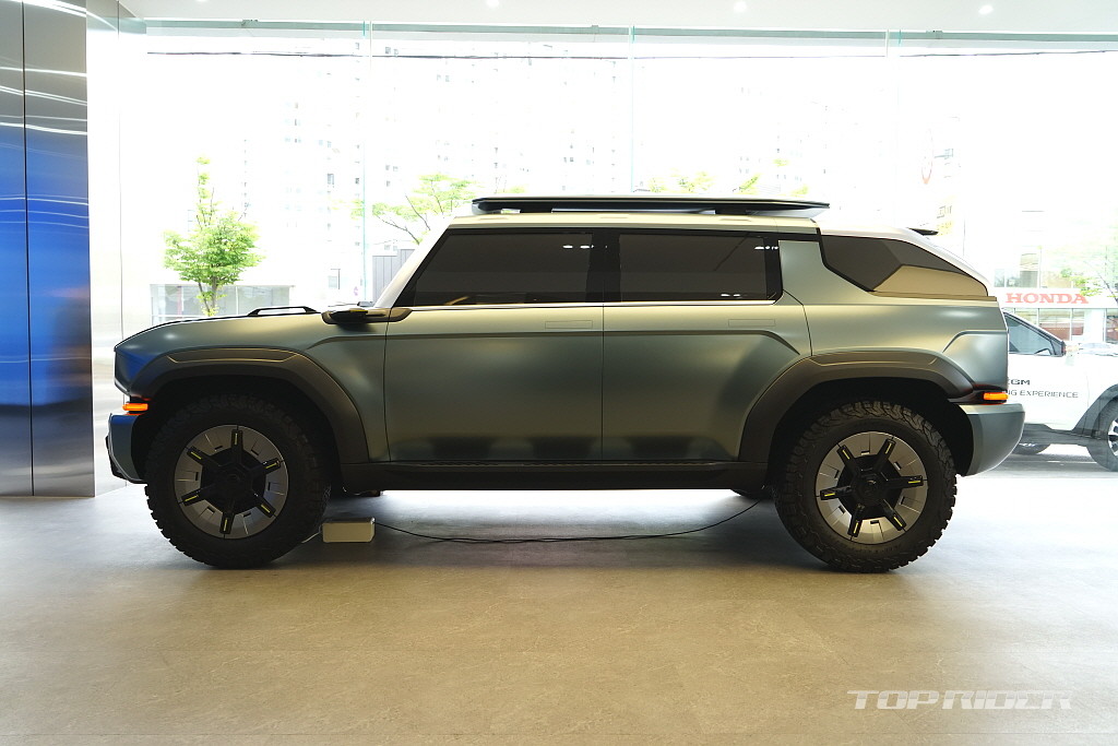 KGM 렉스턴 후속은 전기차 SUV, F100 실차 미리보기 | 탑라이더