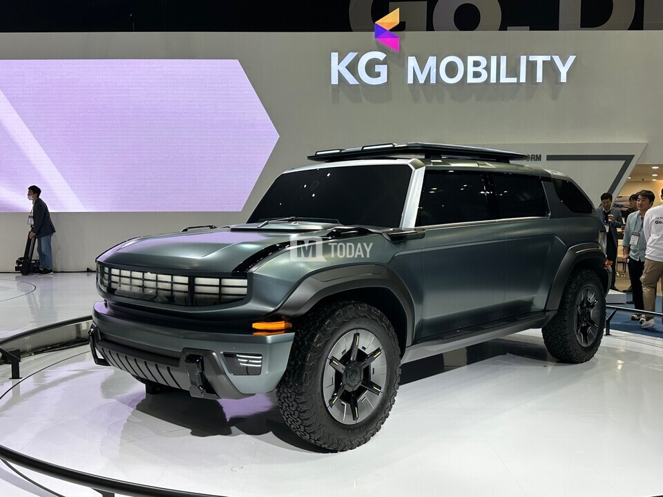 이대로 출시됐으면... 일산에 등장한 KGM 렉스턴 후속 전기차 'F100', 특징 살펴보니 | M투데이